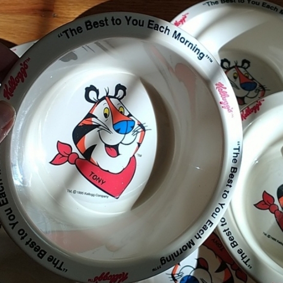 Kelloggs | Kitchen | Tony The Tiger Cereal Bowls White | Poshmark